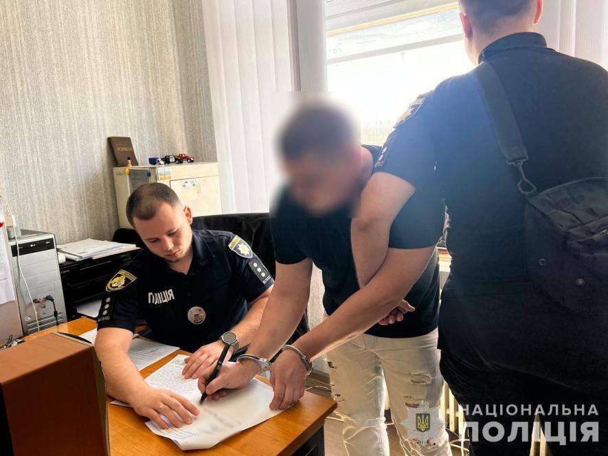 39-летний криворожец во время проверки документов применил против ...