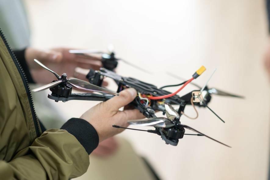 Украинцев призывают проходить обучение и собирать FPV-дроны | Новости