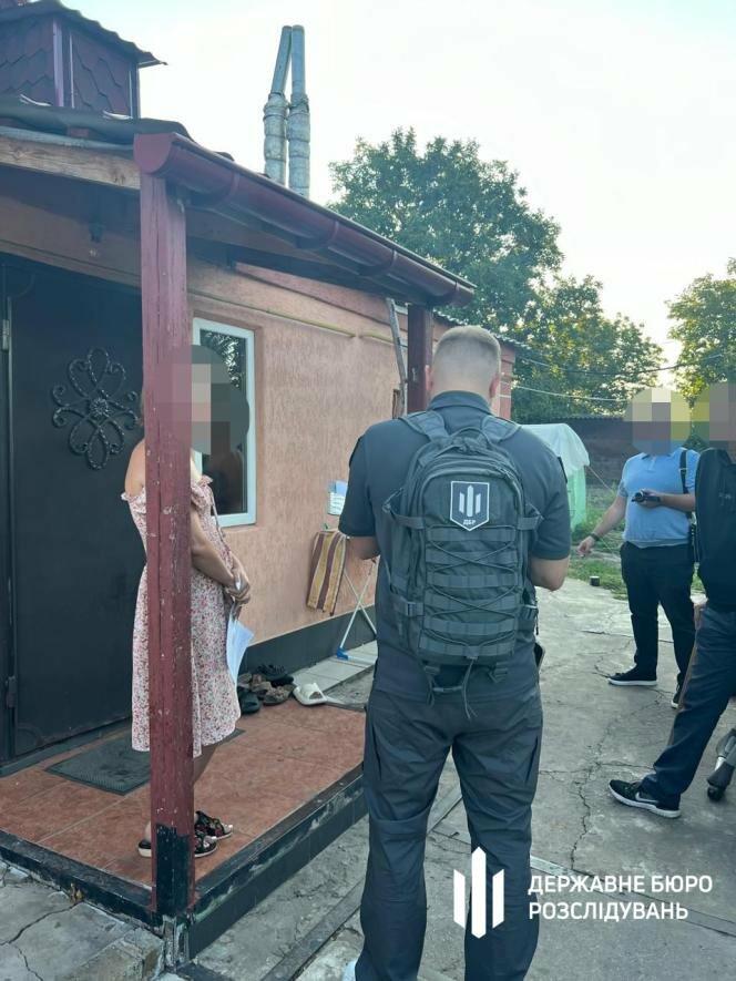 На Дніпропетровщині подружжя співробітників ДСНС та поліції створили бордель, залучивши жінок ...