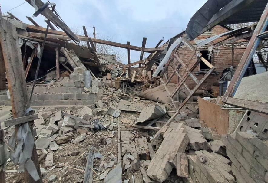 В результате российских обстрелов 6 февраля на Никопольщине пострадала женщина, повреждены дома ...